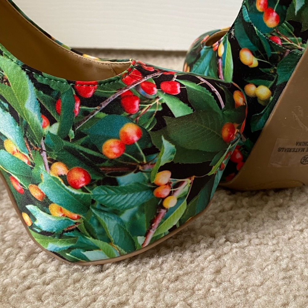 Liliana Berry Print Platform Heels - Gem